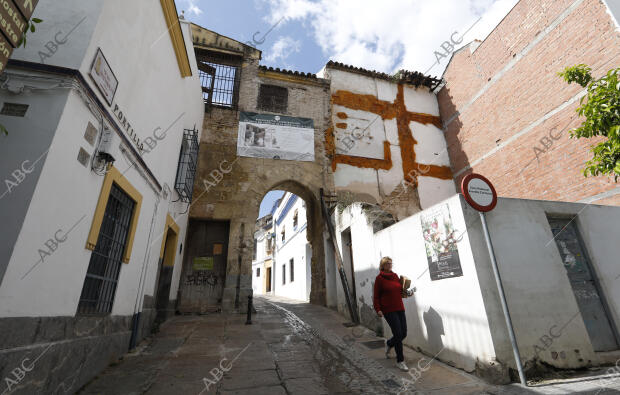 En la imagen, la calle Portillo y el Arco del Portillo - Archivo ABC