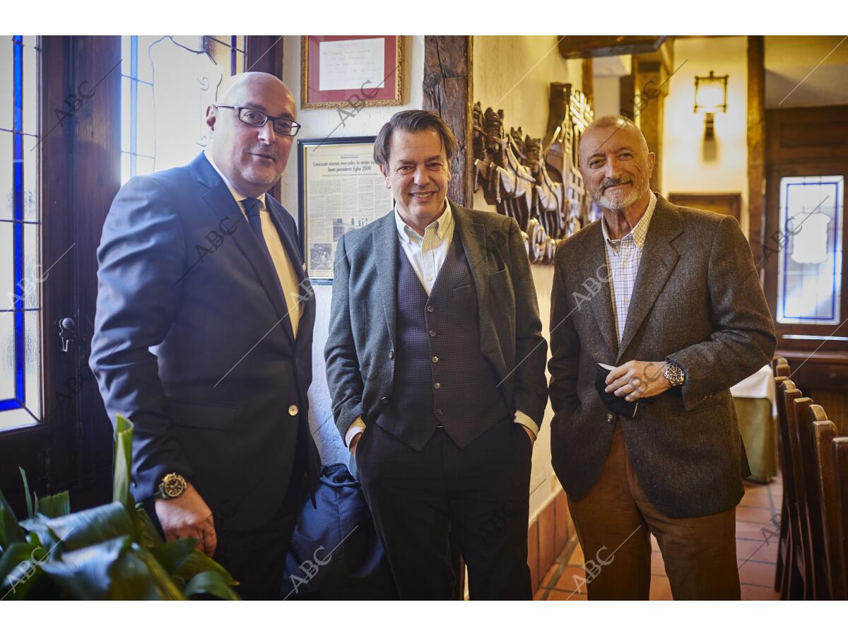 Daniel Fernández, Augusto Ferrer Dalmau y Arturo Pérez Reverte ...