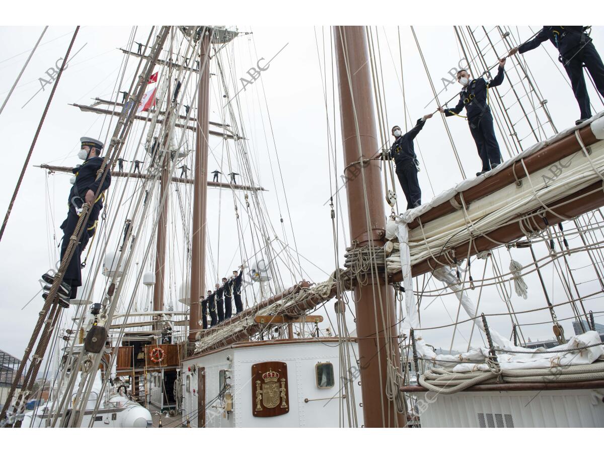 Reportaje del barco Juan Sebastián de Elcano en el puerto de Barcelona ...