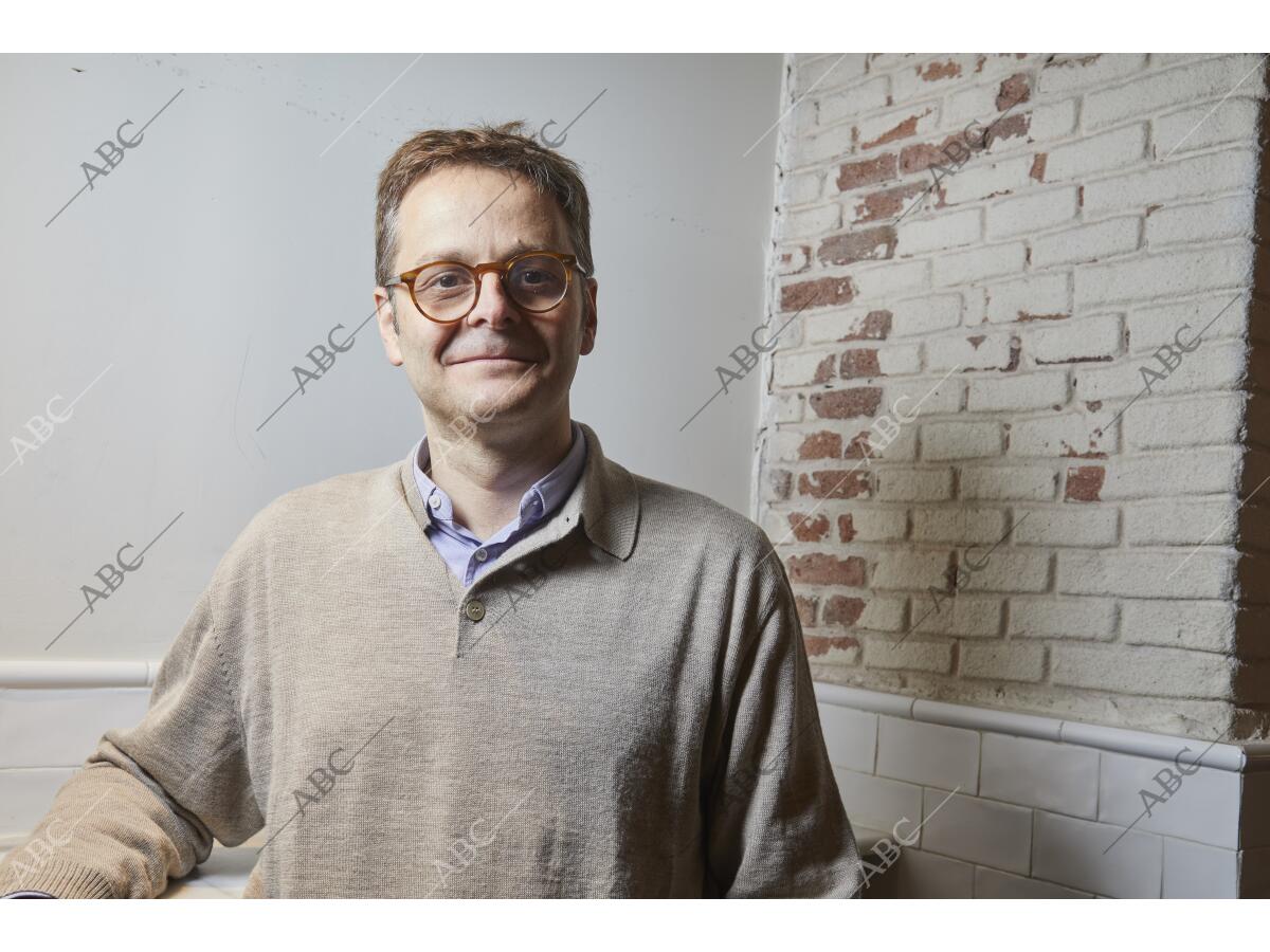 Retratos Posados A Juan Claudio de Ramón, ganador del Iii premio de ...