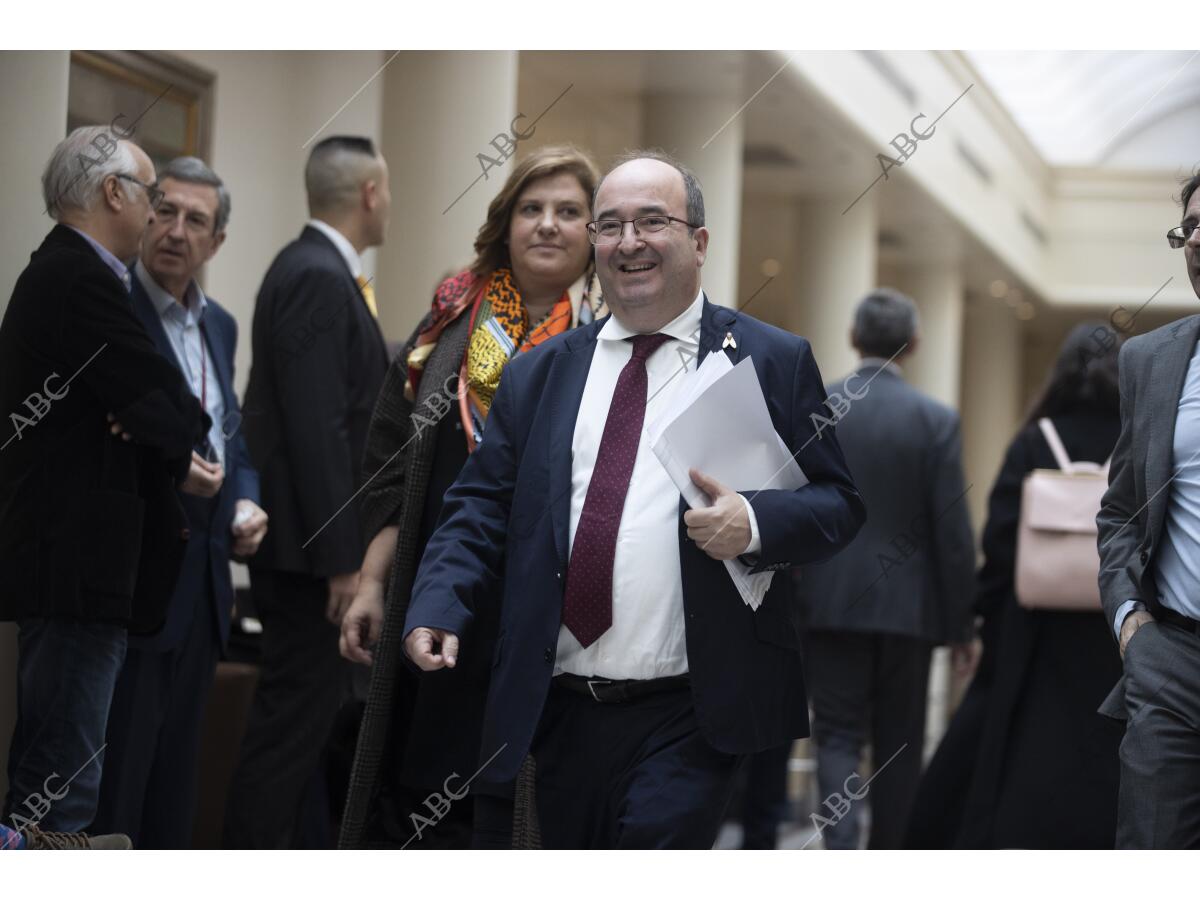 El presidente del Gobierno Pedro Sánchez asiste a un cara a cara en el ...