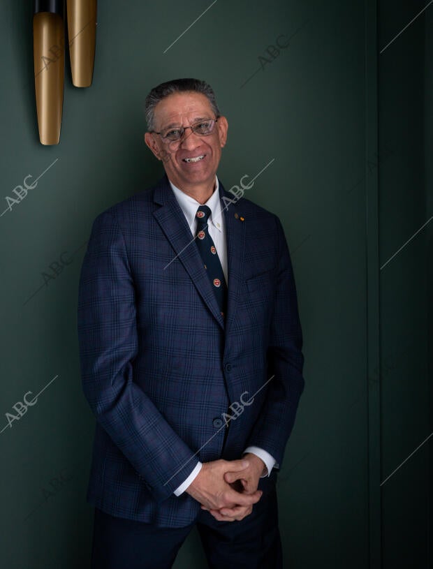Entrevista a Charles Nicholas Serhan es profesor de Anestesia en la ...