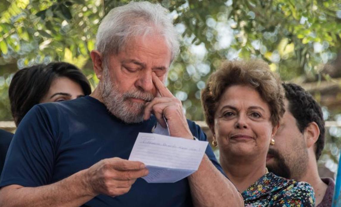 Lula ingresa en la prisión de Curitiba después de entregarse a la Policía