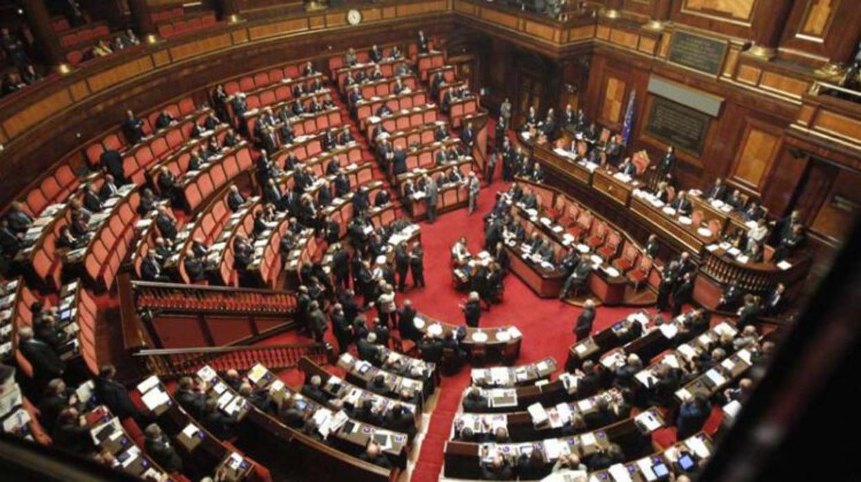 Italia vota un referéndum para reducir más de un tercio los escaños del ...