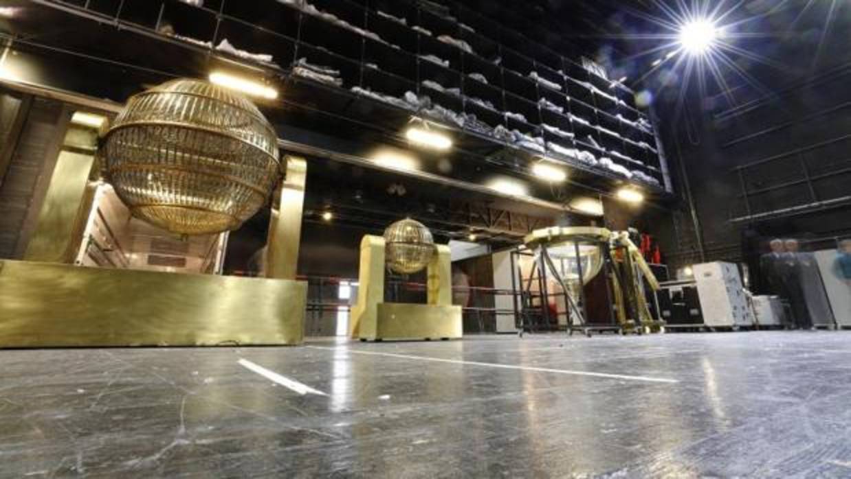 Los bombos del Sorteo de Navidad ya comparten escenario con la ópera la ...