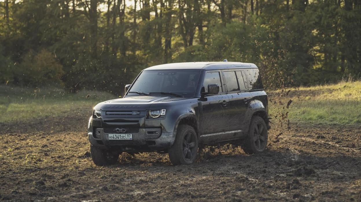 El Land Rover Defender se deja ver en la nueva película de James Bond