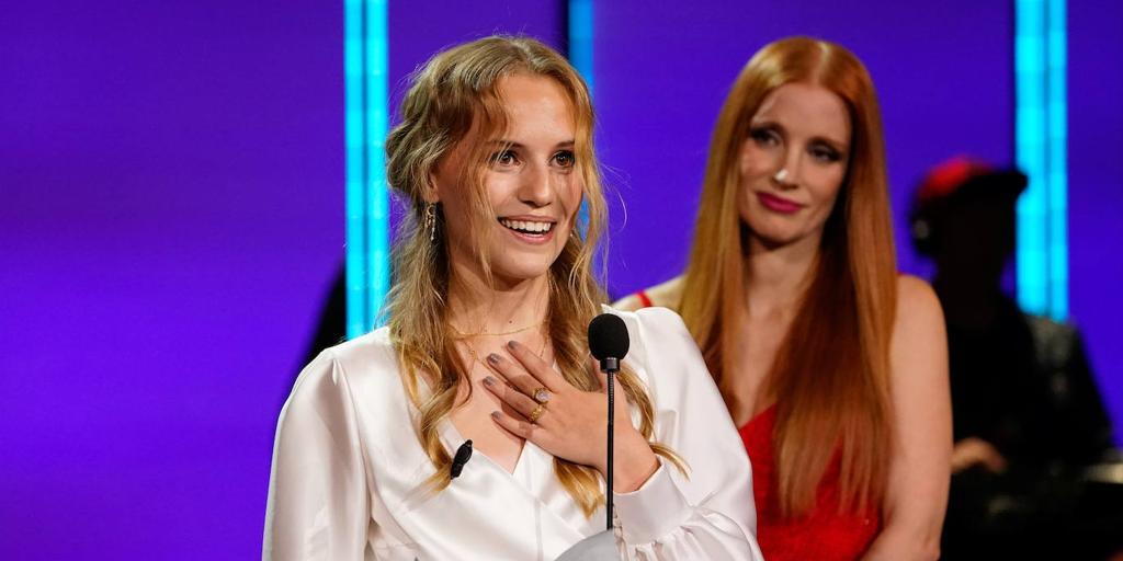 Flora Ofelia Hofman Lindahl y Jessica Chastain, ganadoras de la Concha ...