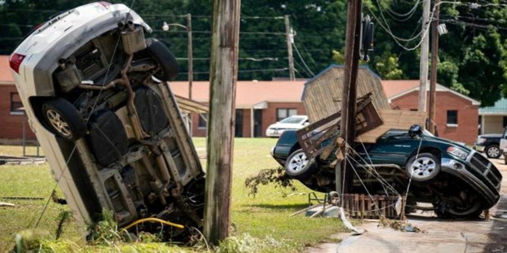 Las Inundaciones De Tennessee Dejan Al Menos 21 Muertos