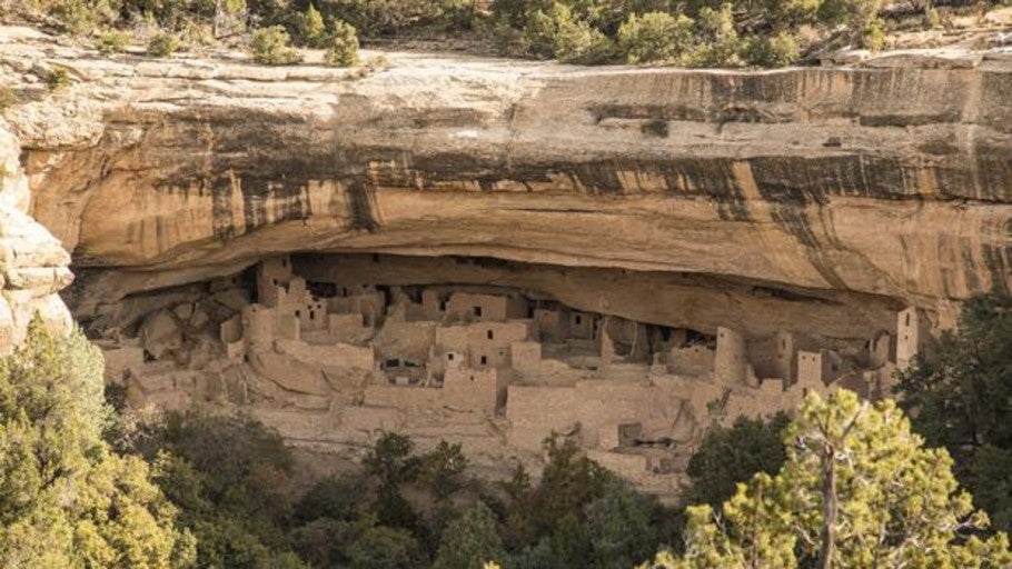 Los anasazis, los indígenas que construyeron su pueblo en un acantilado